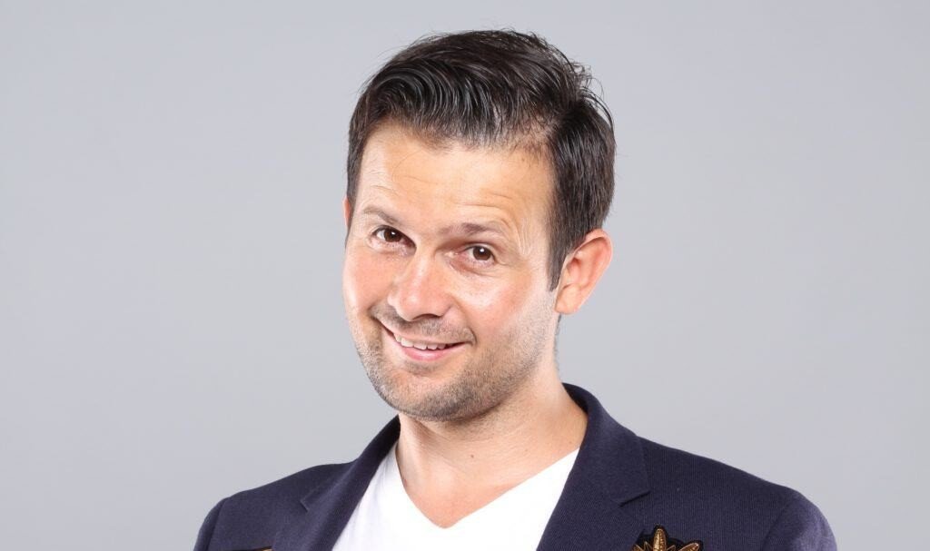 Magicianul Robert Tudor își aniversează ziua de naștere la Sibiu, cu ...