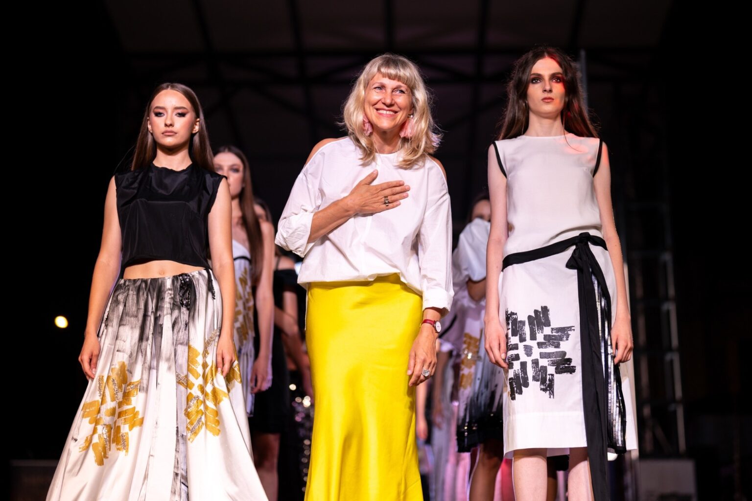 Sibiu Fashion Days: 18 Designeri Români Aduc Moda la Sibiu